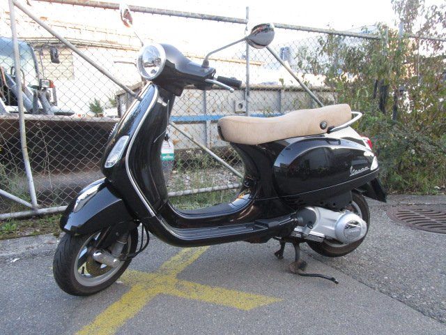 Roller Piaggio Vespa LX125 ab 16 Jahren mit etwas Rost | Kaufen auf Ricardo