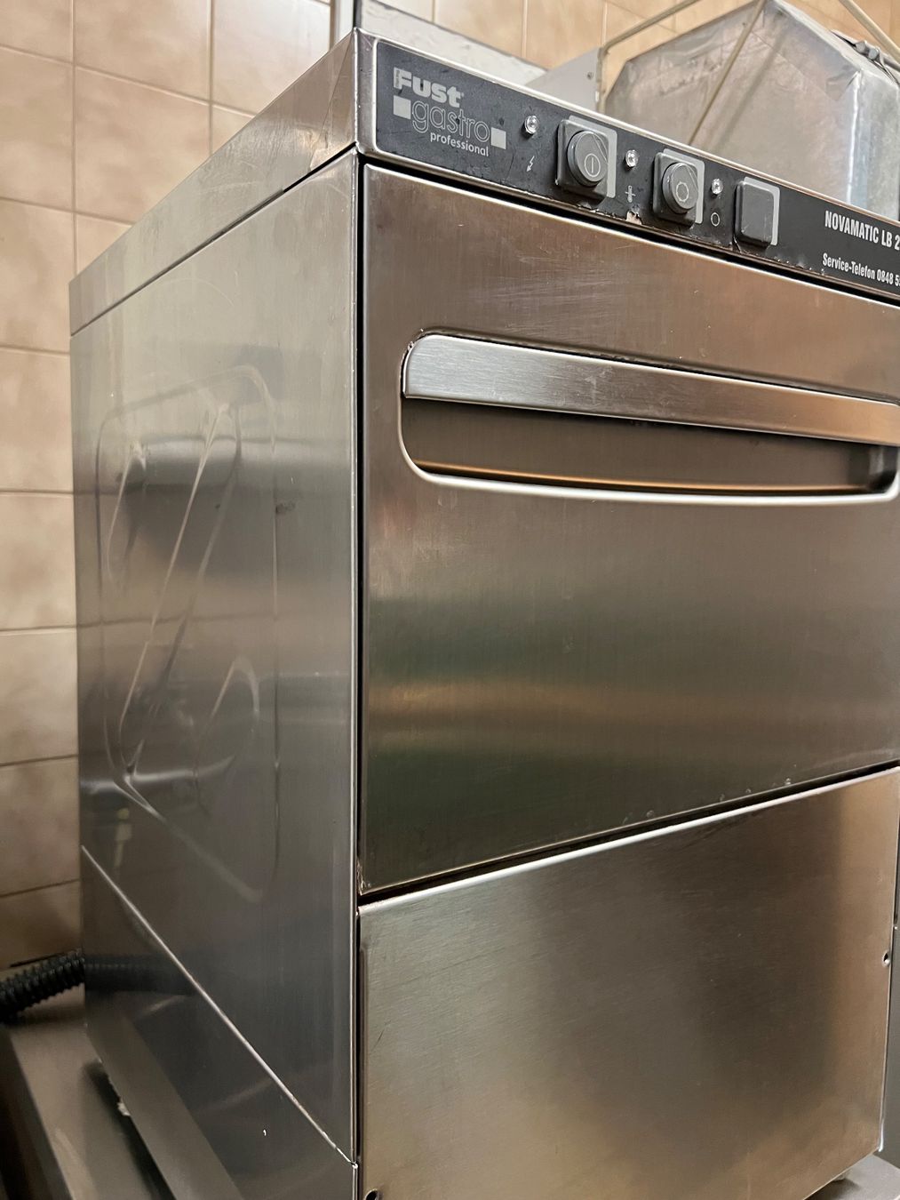 Fust Gastro Novamatic LB 200 Geschirrspüler Top Zustand! (Gebraucht) in ...