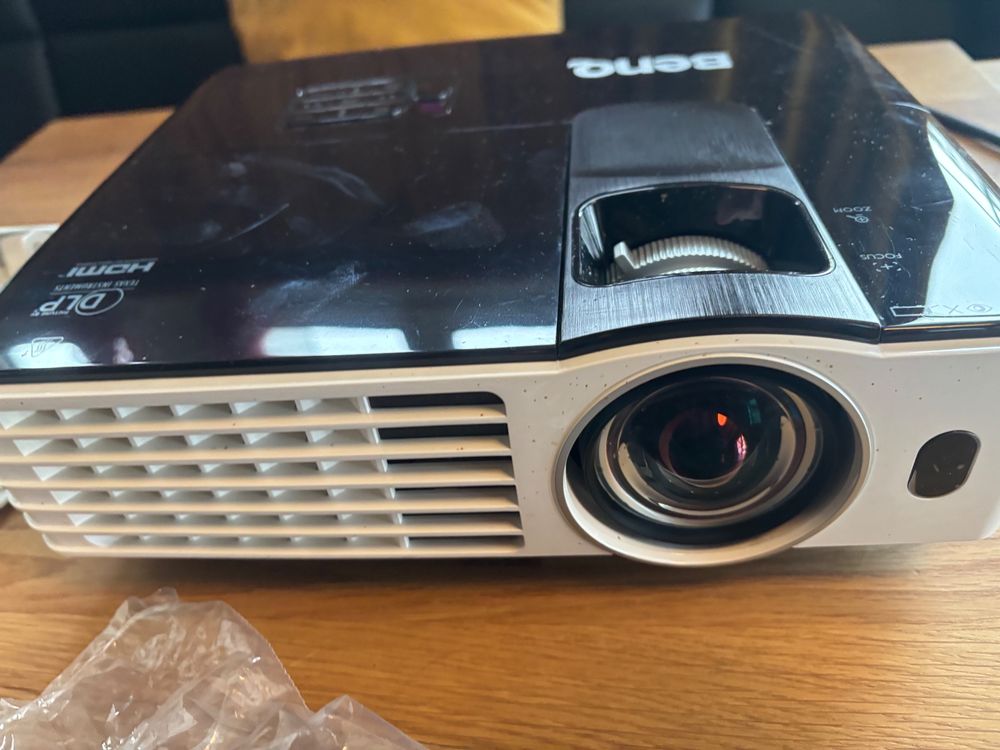 Kurzdistanz Beamer BenQ, Full HD, 3000 lm | Kaufen auf Ricardo