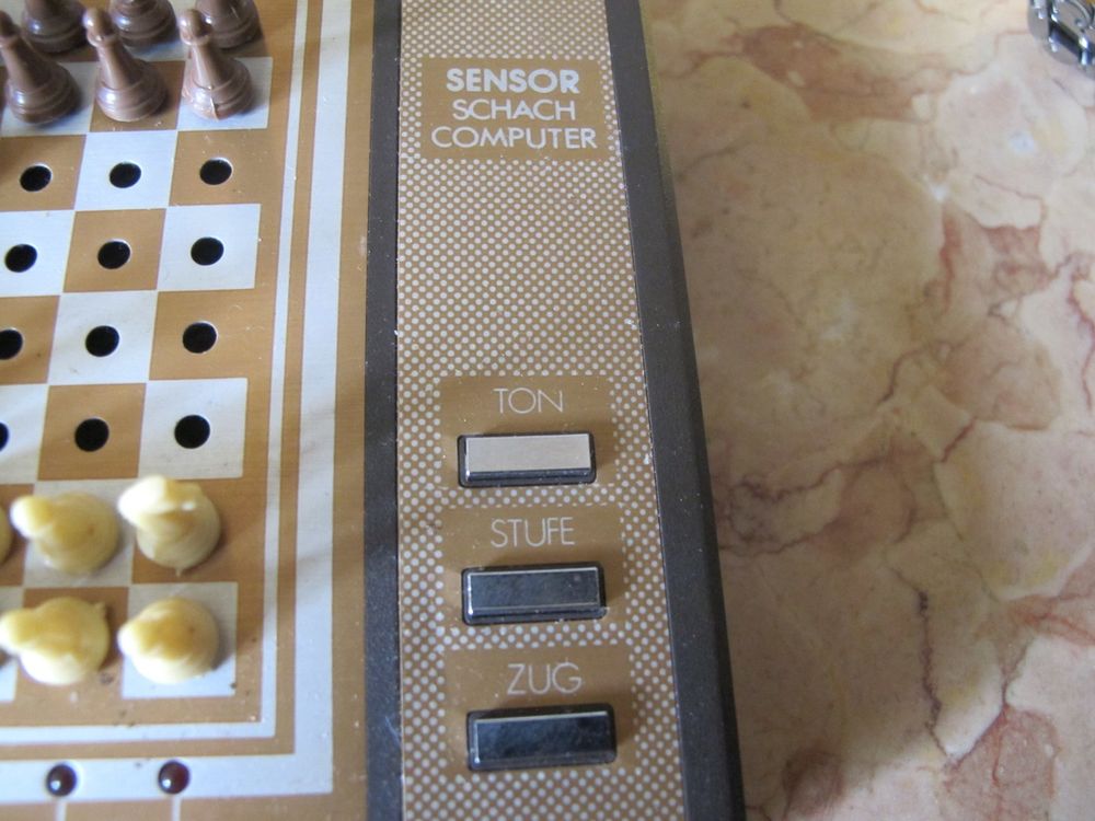 Schachcomputer Sensor 9 Volt Vintage Tragbar Mit Ledertasche (Gebraucht ...