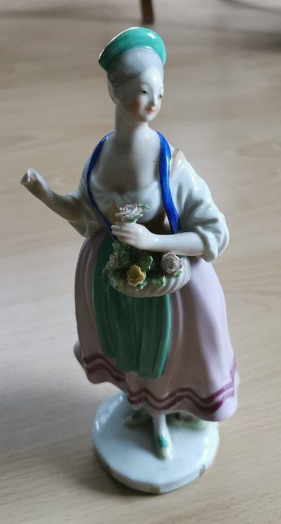 Porzellan Figur Augarten Wien Blumenverkäuferin | Kaufen auf Ricardo