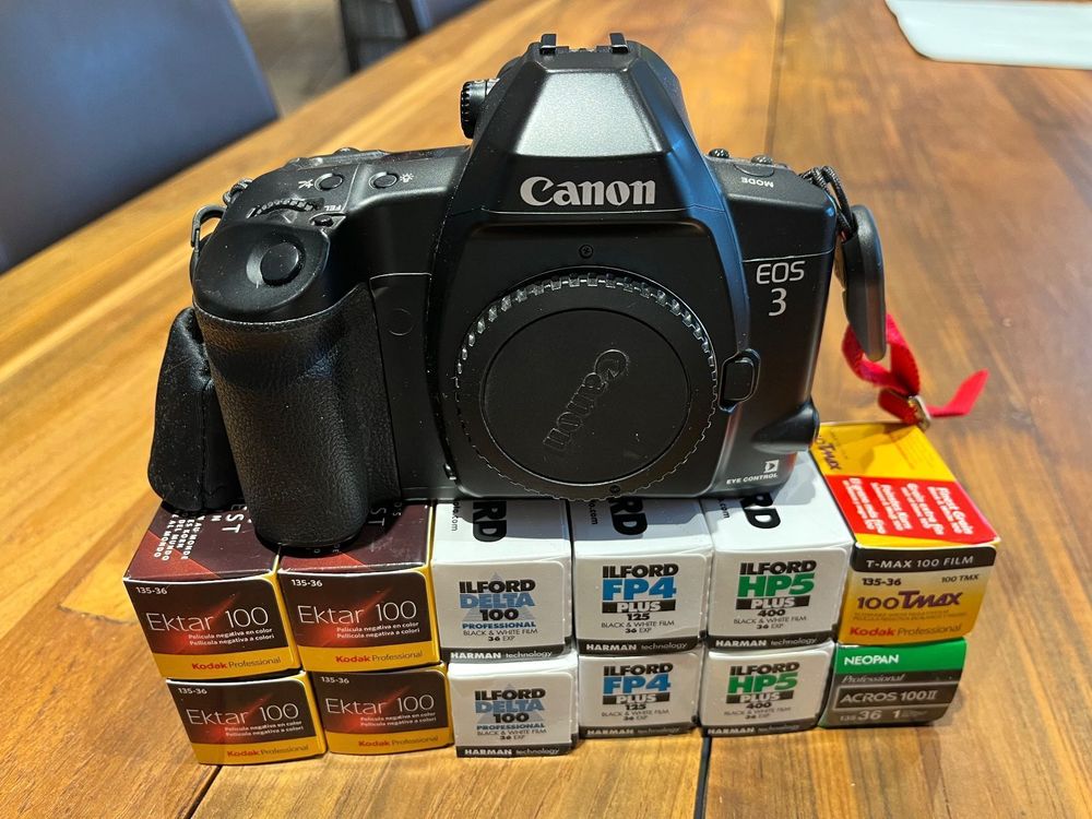 Canon EOS 3 mit 3 Batterien und 12 Rollen Film (Gebraucht) in für CHF ...
