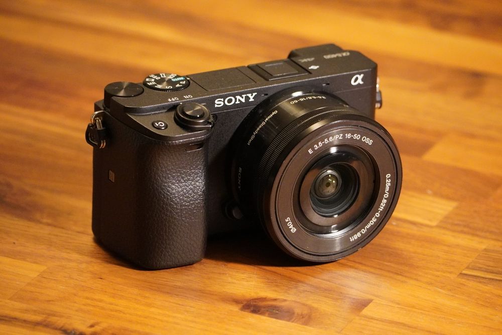 Sony Alpha 6400 Kit 16 - 50 mm, Garantie bis Dez 2025 | Kaufen auf Ricardo