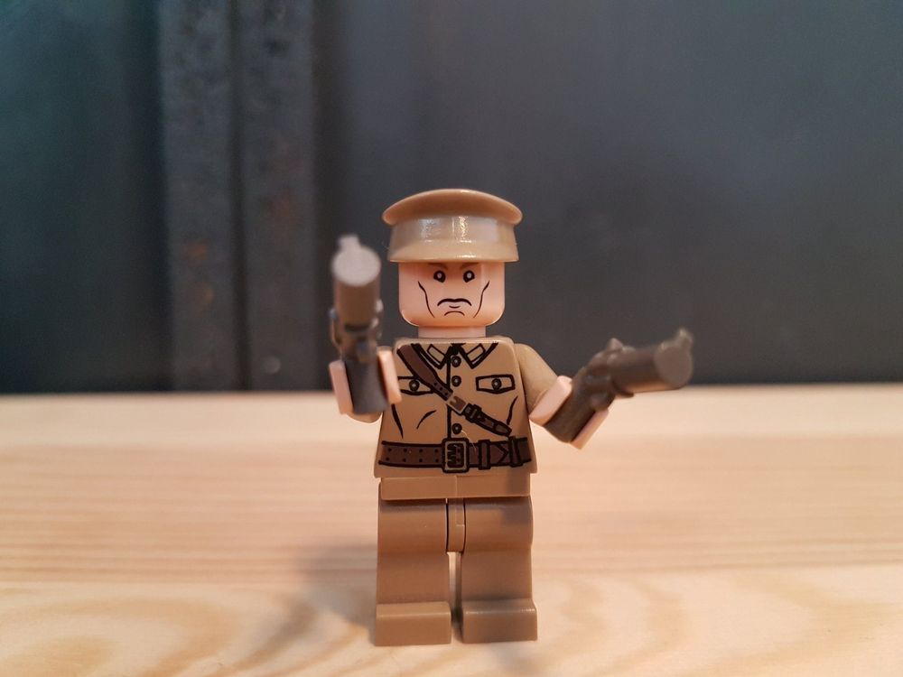 Lego Indiana Jones Colonel Dovchenko (Gebraucht) in für CHF 19.9 – mit ...