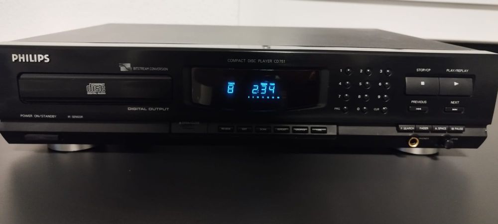 Geniessen Sie Musik mit dem Philips CD 751 CD-Player (Gebraucht) in ...