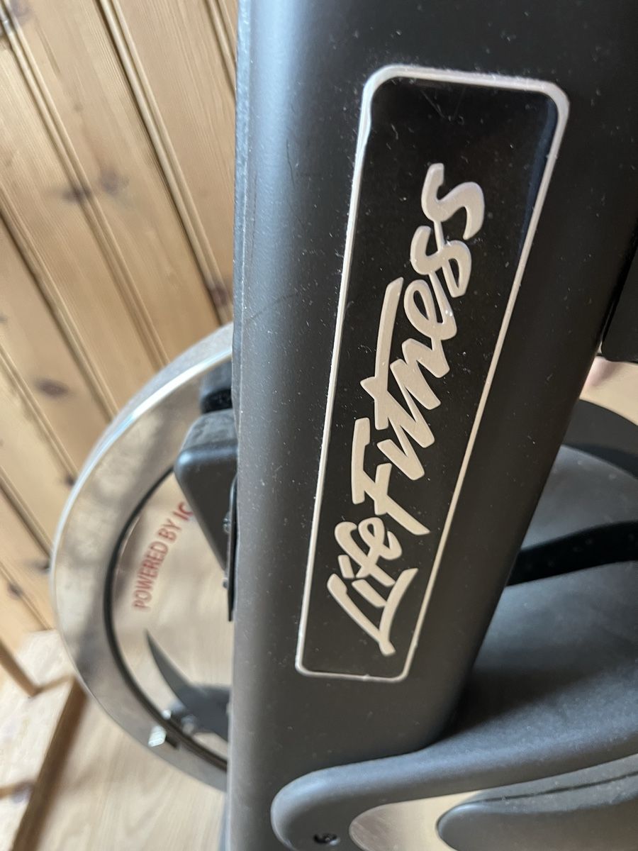 Life Fitness IC1 Indoor Cycle / Spinning Bike mit Klickpedal (D ...