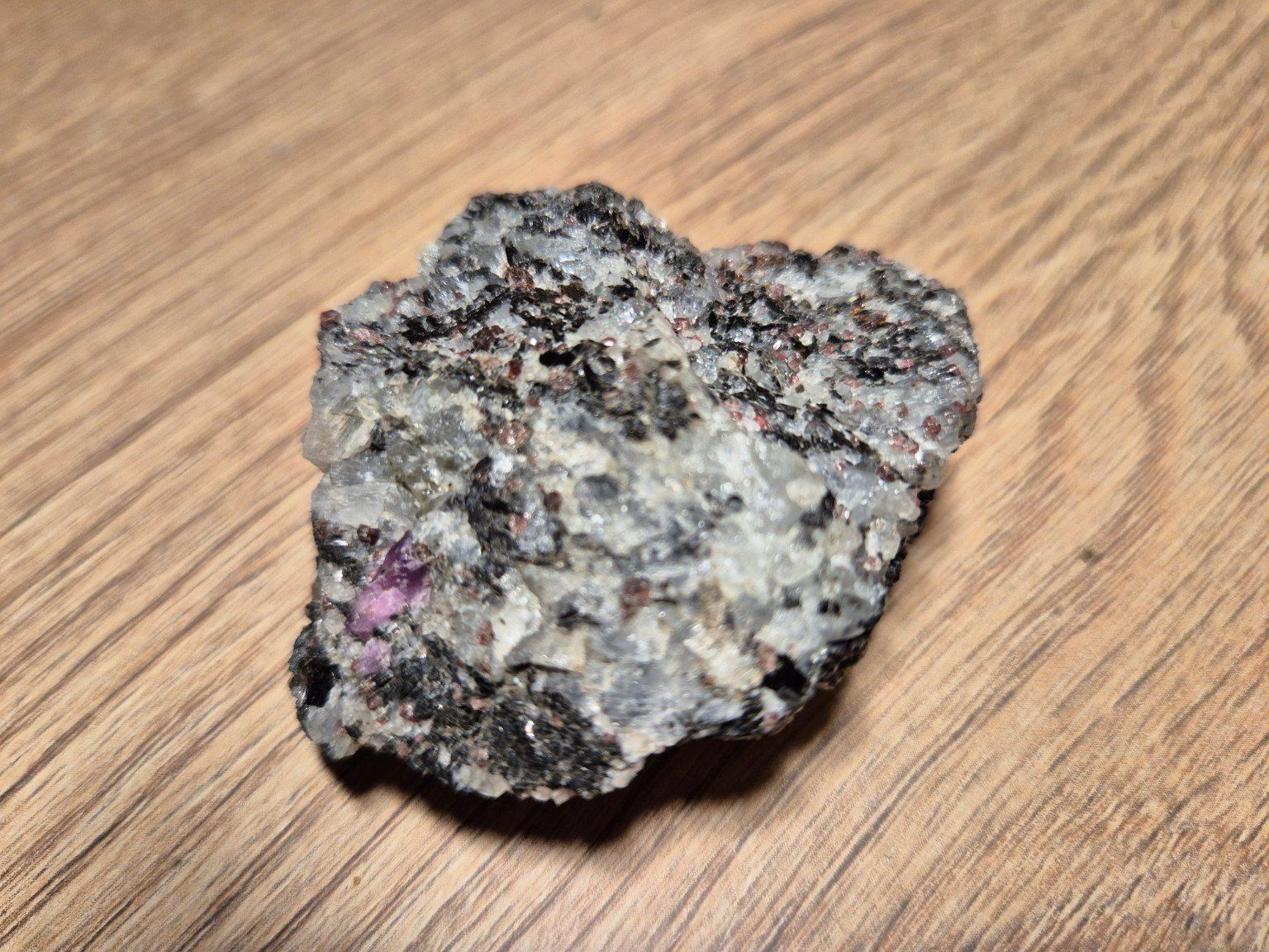 Rubis (corindon) sur matrice – spécimen naturel (D'occasion) à Sugnens ...