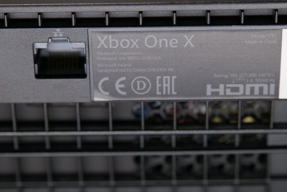 Xbox One X 500GB - Funktioniert einwandfrei (Gebraucht) in Rossrüti für ...