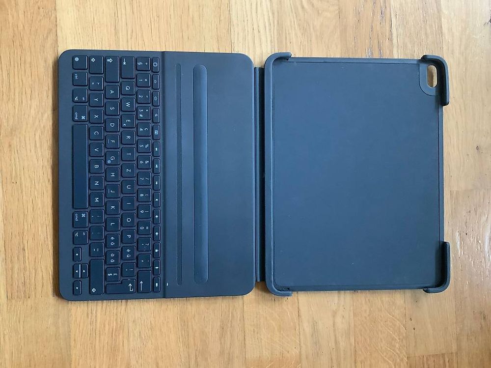 LOGITECH Slim Folio Pro, 12.9", Schweizer Layout (Gebraucht) in Zürich für CHF 1 – mit Lieferung ...
