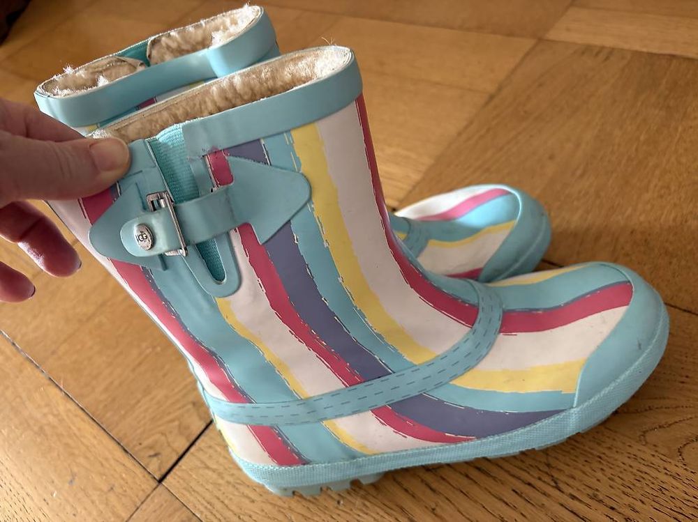 UGG winter rain boots N33 (Gebraucht) in Basel für CHF 18 – mit Lieferung auf Ricardo kaufen