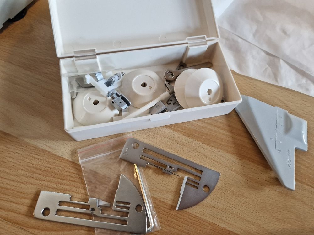 Elna Lock Pro 5 DC Overlock Nähmaschine Computer Pedal (Defekt) in ...