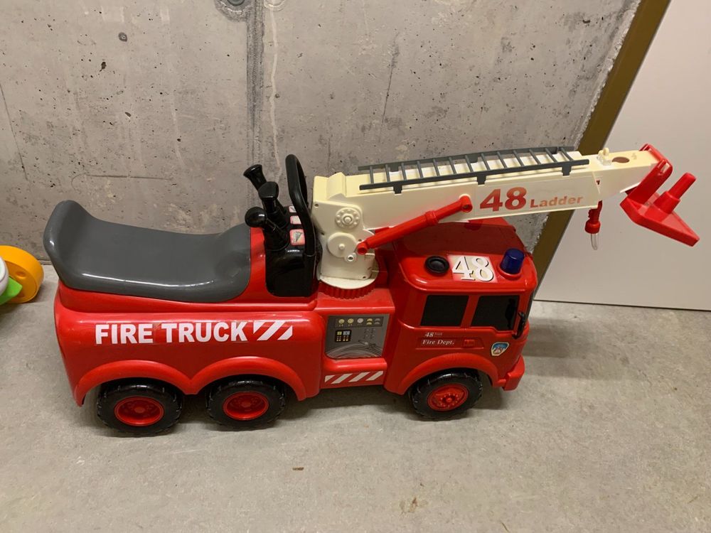 Feuerwehrauto Bobby Car mit Kran (Gebraucht) in Wolfwil für CHF 5 – mit ...