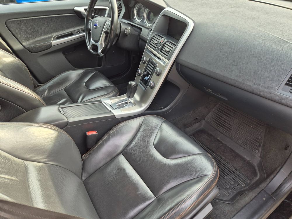 VOLVO XC60 D5 AWD 205PS mit MFK, AHK, Leder, Xenon, 4x4 (Gebraucht) in ...