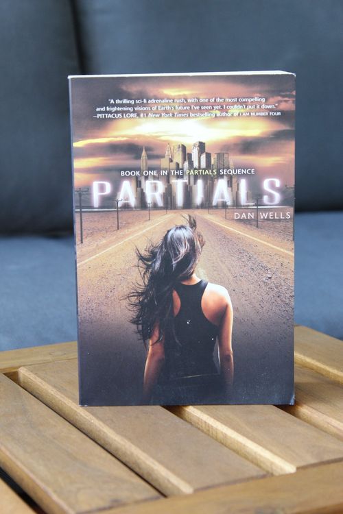 Partials (Partials Sequence) - Dan Wells (EN) (Neu (gemäss Beschreibung ...