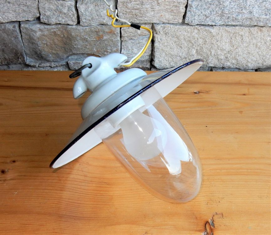 Antike Decken-/ Stalllampe mit Emailleschirm und Schutzglas! | Kaufen ...