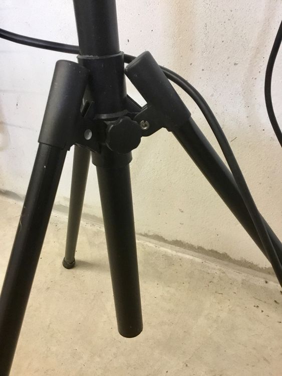 Bau-Scheinwerfer auf Stativ (Gebraucht) in Eggersriet für CHF 75 – nur Abholung auf Ricardo kaufen