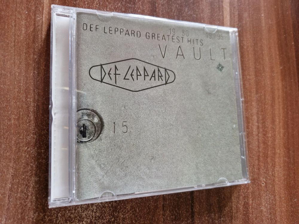 Def Leppard - Vault - Greatest Hits 1980-1995 (Gebraucht) in Wattenwil ...