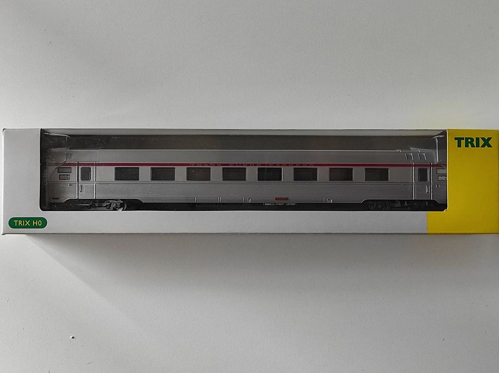 Inox-Schnellzugwagen 1. Kl. "TEE" der SNCF von Trix H0, GS (Neu und originalverpackt) in La ...