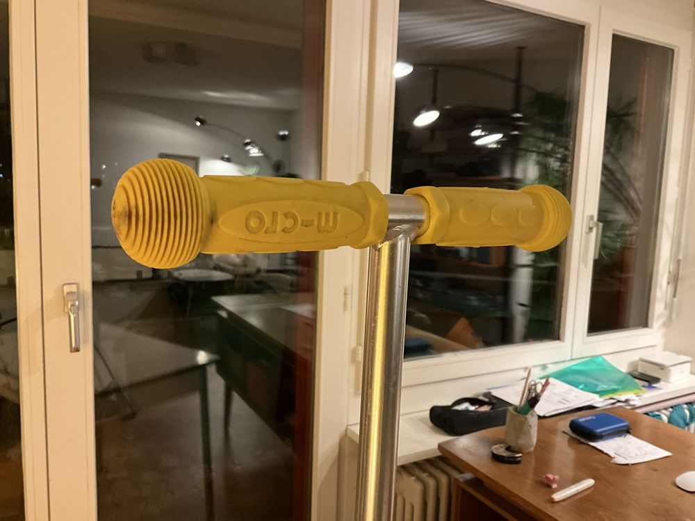 Kids' Yellow Micro Mini Scooter Deluxe - mit LED wheels (Gebraucht) in ...