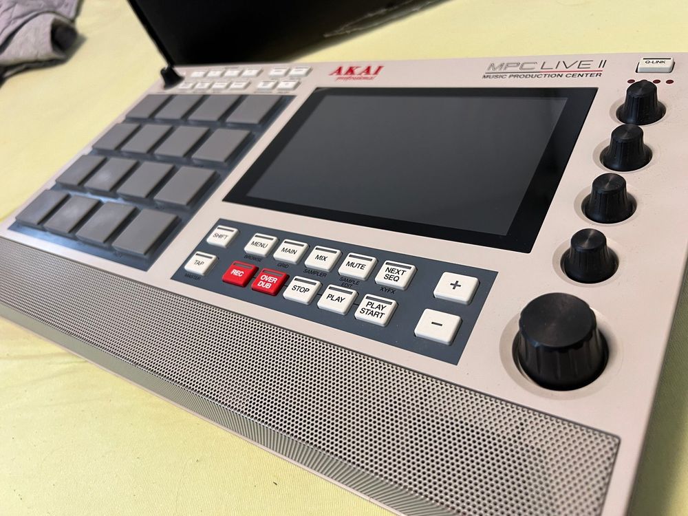 Akai MPC Live II 2 - Spezial Retro Edition (Neu (gemäss Beschreibung ...
