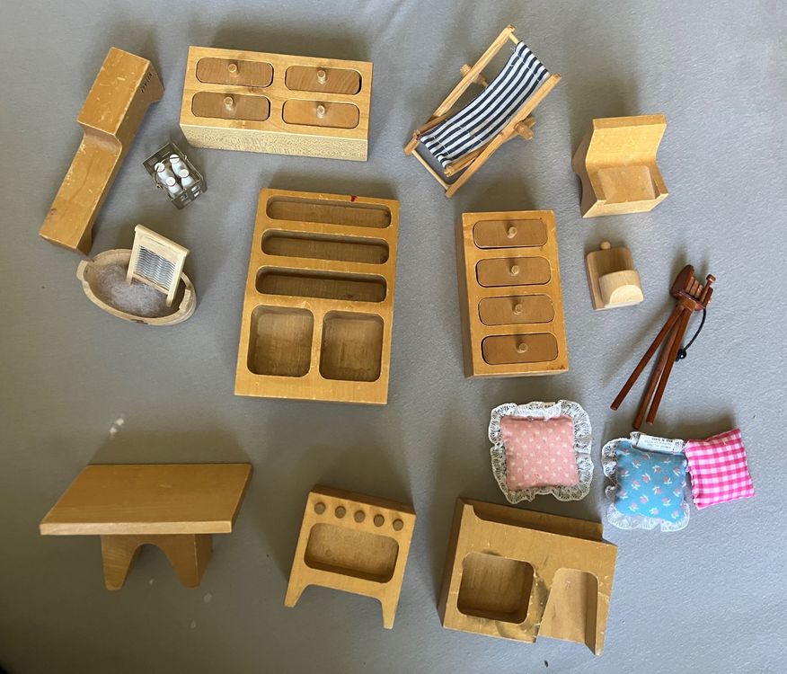 Meubles en bois anciens pour maison de poupée (Gebraucht) in La Chaux-de-Fonds für CHF 7 – mit ...