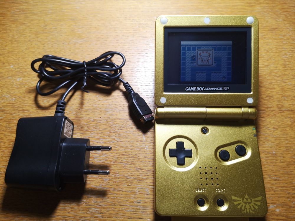 Gameboy Advanc SP Zelda Triforce Logo im Super Zustand (Gebraucht) in ...