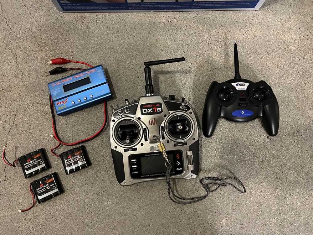 Spektrum DX 7s & E-flite UMX F4U Corsair (Gebraucht) in Gattikon für ...