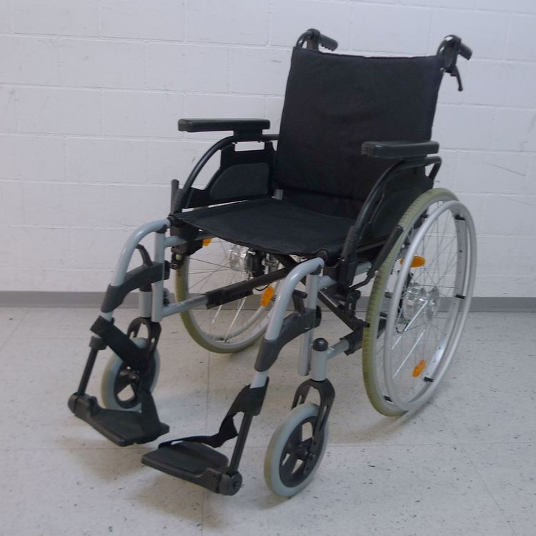 Rollstuhl Breezy, SB 46 cm, nur CHF 199 (Gebraucht) in Lengnau für CHF 199 – mit Lieferung auf ...