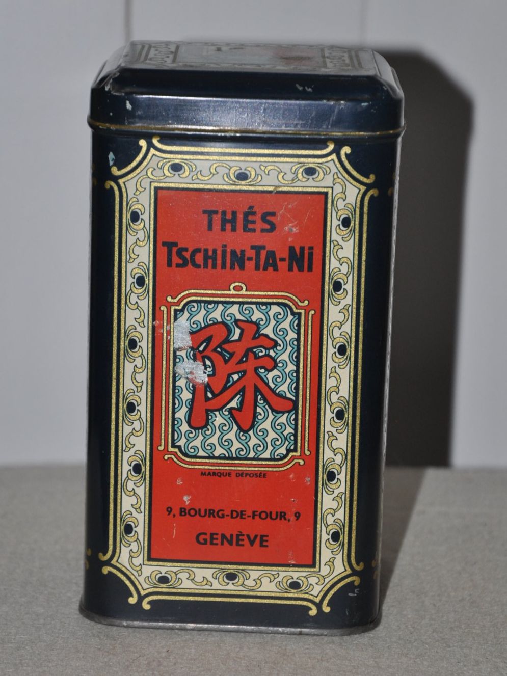 Vintage Tee Dose "Thés Tschin-Ta-Ni" aus Genf, Blechdose (Gebraucht) in ...
