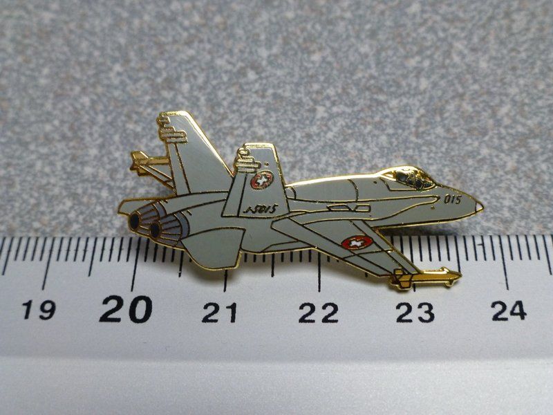 PIN PINS ARMEE MILITÄR Flugzeug Kampfjet (Gebraucht) in für CHF 9 – mit ...