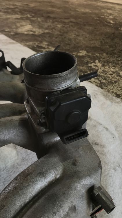 Opel Commodore GS/E Ansaugbrücke | Kaufen auf Ricardo