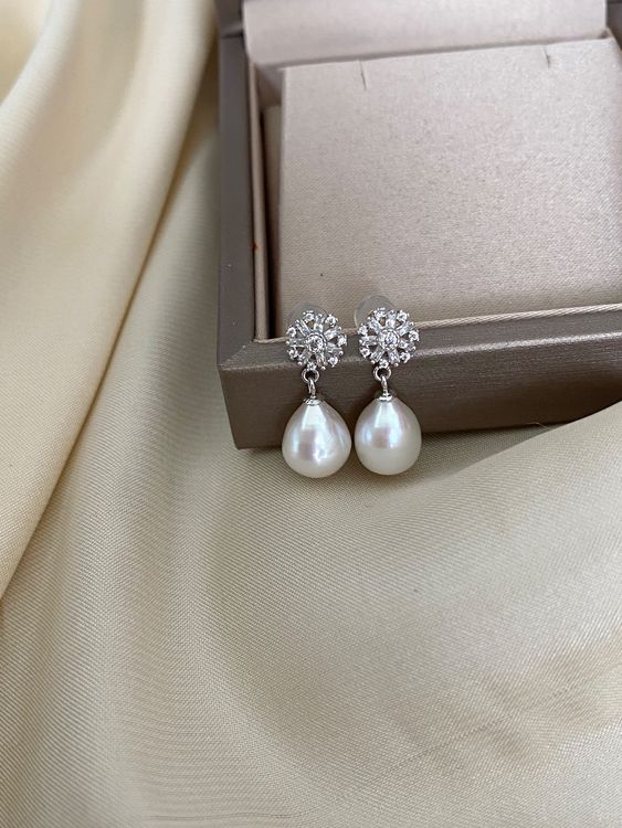 Perlen Ohrringe/ Süsswasserperlen echte (Neu und originalverpackt) in Sarnen für CHF 50 – mit ...