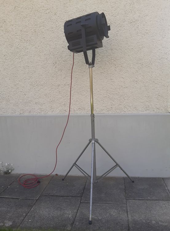 Restaurierter Theater Scheinwerfer inkl. Stativ (Gebraucht) in Winterthur für CHF 380 – nur ...