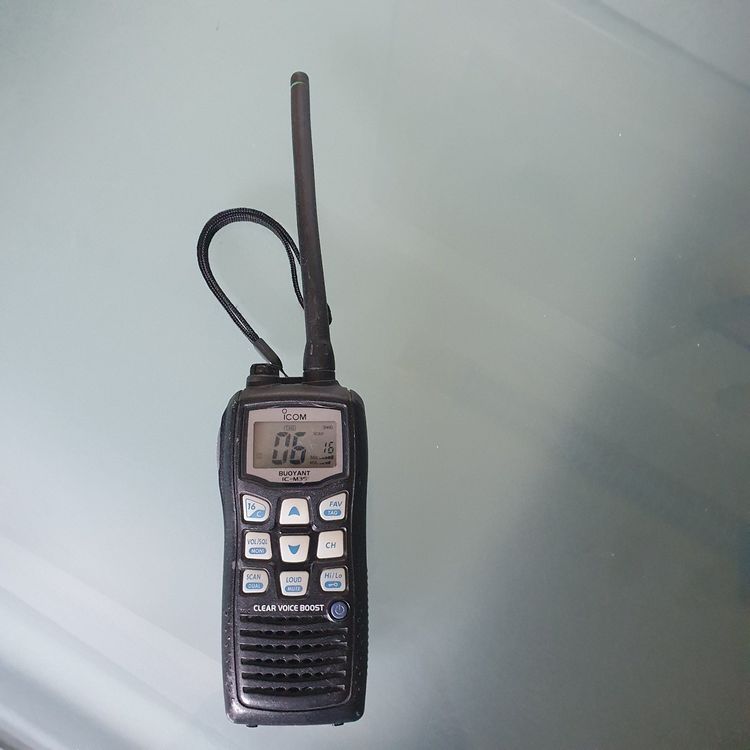 ICOM Marine Handfunkgerät IC M35 (Gebraucht) in Sutz für CHF 40 – mit ...