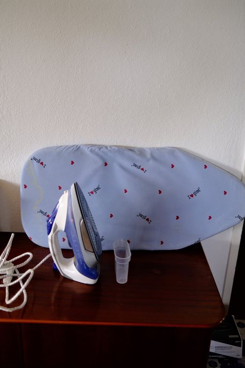 Singer Iron and Ironing Board / Bügeleisen und Bügelbrett (Gebraucht ...