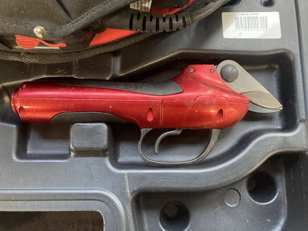 Elektrische Baumschere Felco 800 (Gebraucht) in Sutz für CHF 200 – mit ...