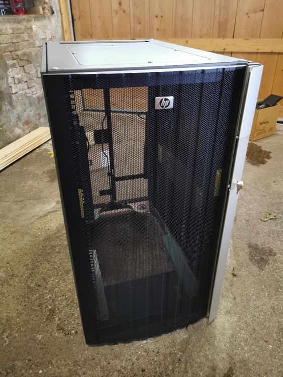 HP Server Rack 19" Zoll - "halbhoch" mit viel Zubehör! (Gebraucht) in ...