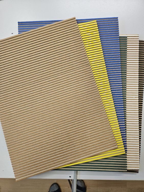 Bunte Wellpappe, Wellkarton, viele Farben (Gebraucht) in Seewen SZ für ...