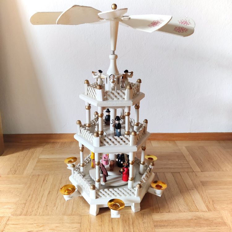 Antike Pyramide Holz Weihnachtspyramide weiss Handarbeit (Gebraucht) in ...