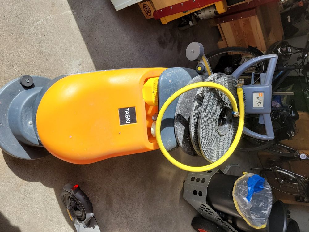 Scheuersaugmaachine Swingo 450 (Gebraucht) in flawil für CHF 351 – nur ...