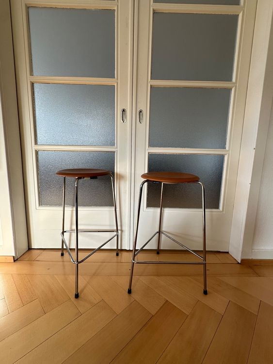 2 Fritz Hansen, Arne Jacobsen High Dot chairs, chrome/leathe | Acheter ...