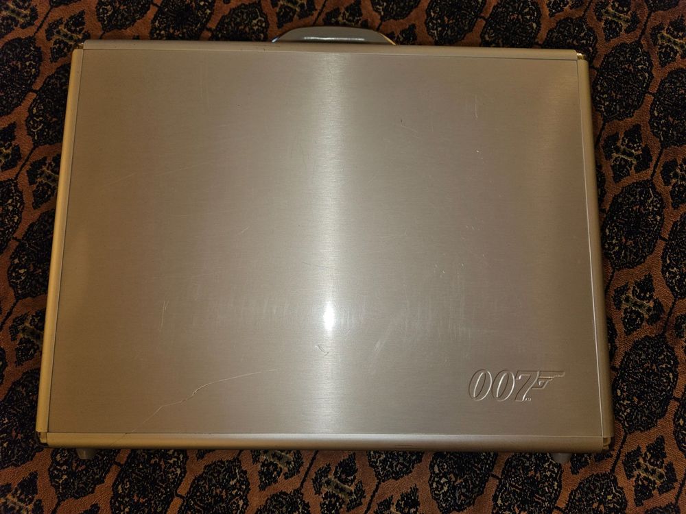 James Bond DVD Koffer 007 (Neu und originalverpackt) in Zürich für CHF ...