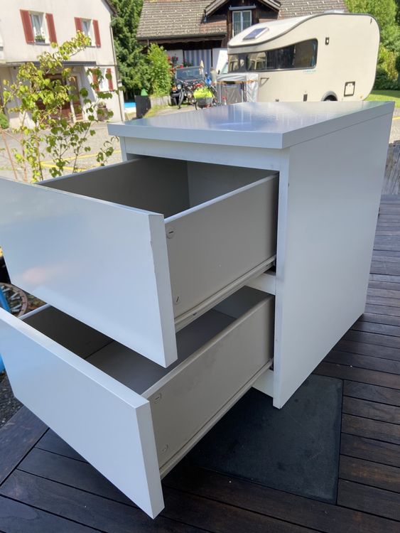 Nachttischli, weiss / Kommode mit zwei Schubladen (Gebraucht) in Hombrechtikon für CHF 1 – nur ...