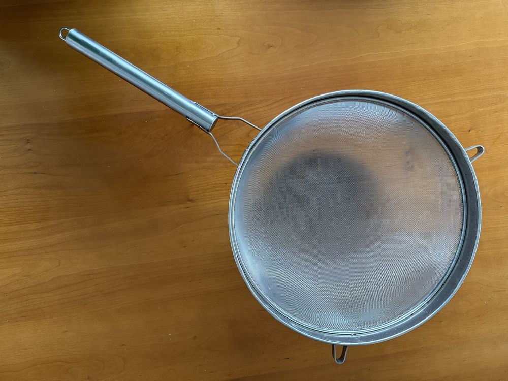 Riesiges Profi-Edelstahl-Sieb Ø 35 cm mit langem Griff (Neu (gemäss ...