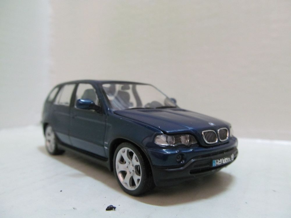 BMW X5 M - SERIE 1:43 MINI CHAMPS (Gebraucht) in Grueningen für CHF 8 ...