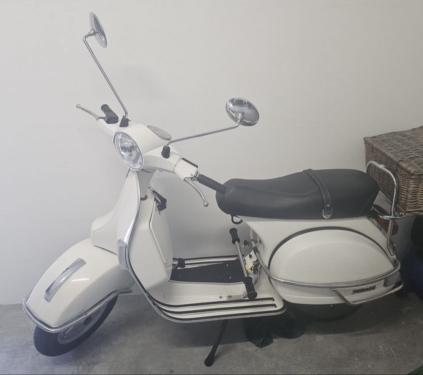 Weisse Vespa Piaggio 125ccm, guter Zustand (Gebraucht) in Dällikon für CHF 6666 – nur Abholung ...