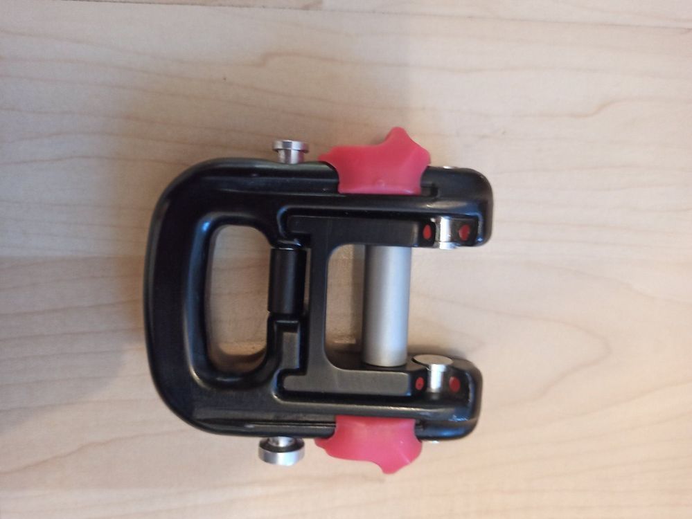 2 Quick Out Karabiner inkl. Zubehör (Gebraucht) in Russikon für CHF 70 ...