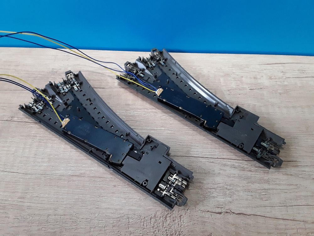 Märklin C Gleis _ 2 elektrische Weichen links _ Spur H0 (Gebraucht) in ...
