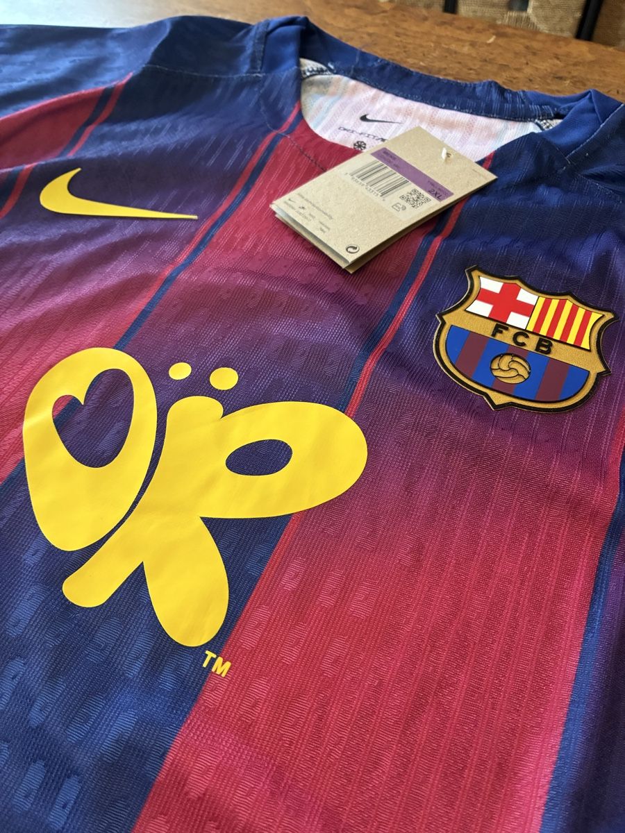 Barcelona X Olivia Rodrigo XXL (slim fit tragt wie ein L) (Neuf avec ...