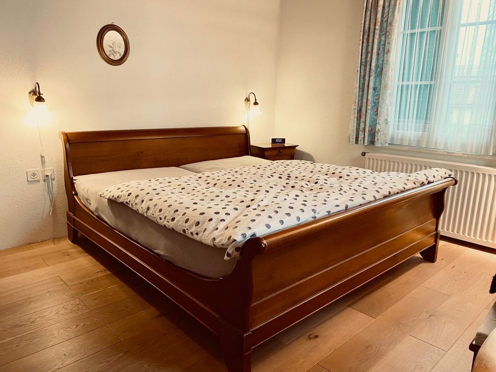 Doppelbett, Massivholz inkl. 2 Rost (Gebraucht) in Oberkulm für CHF 100 ...